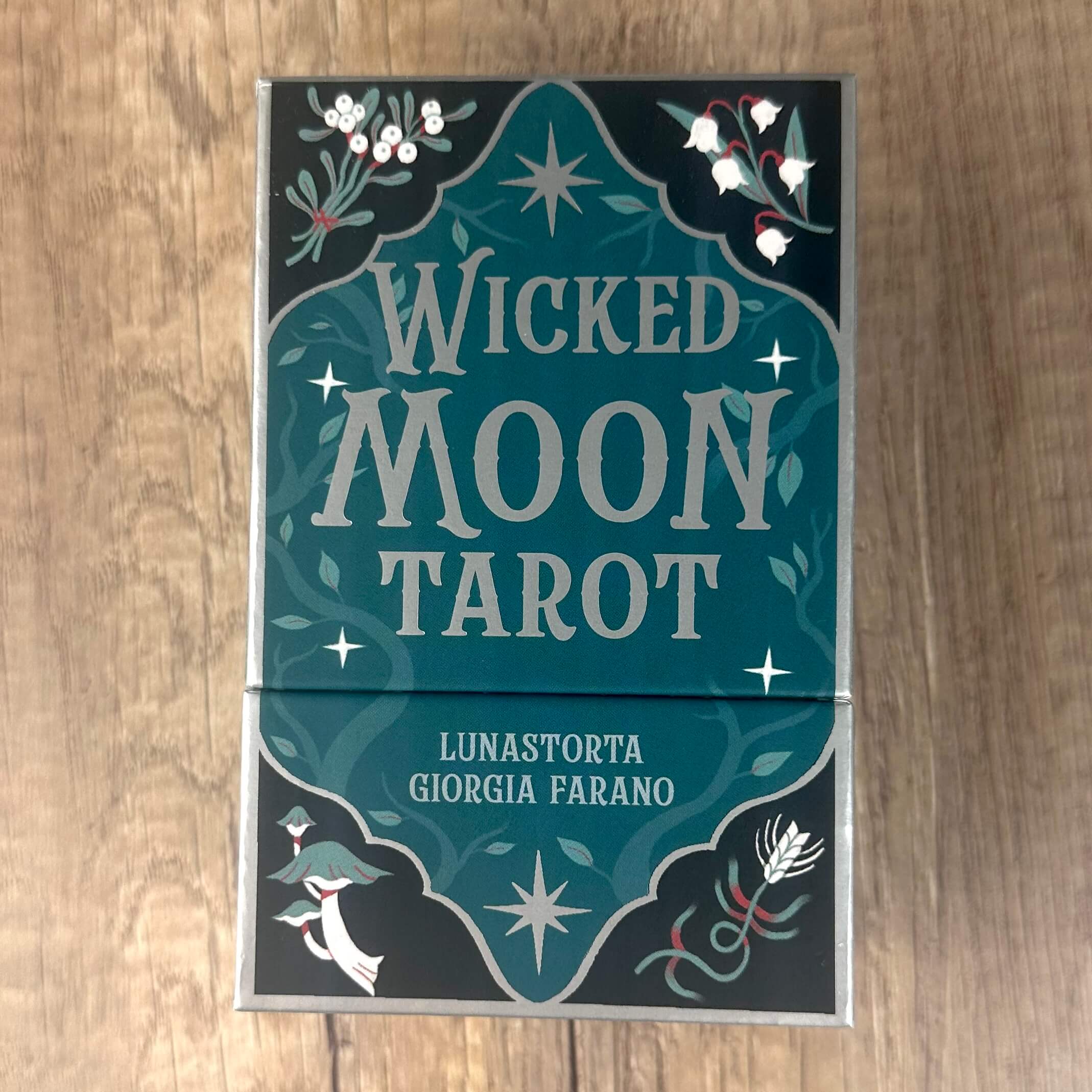 Wicked Moon Tarot 🌙 Månmagi och nattens mysterier | Tarotlandet